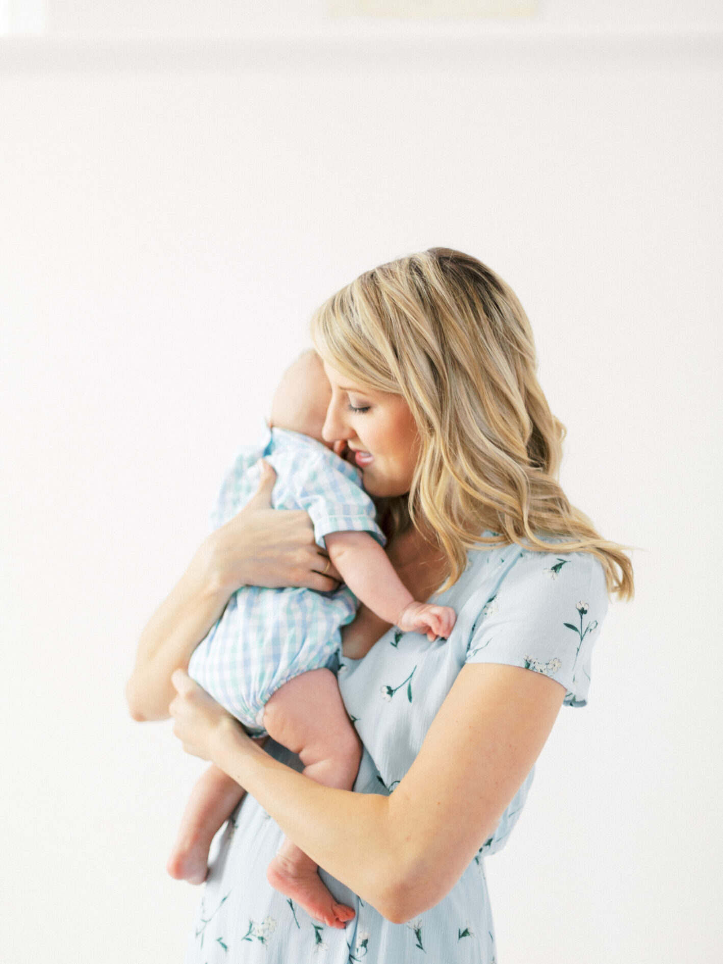 Beautiful Motherhood Sessions – Live View Studios
